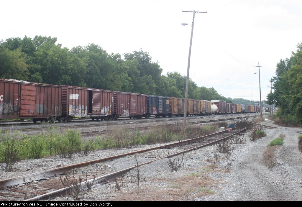 Long cut being pushed to the hump at NS yard